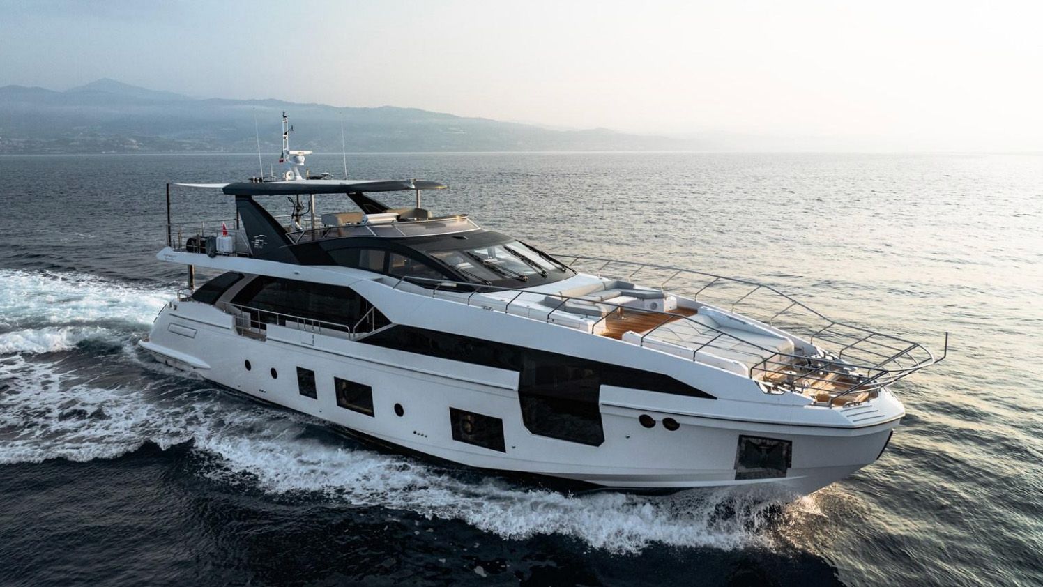 New CA on 27m Azimut motor yacht Chillin'